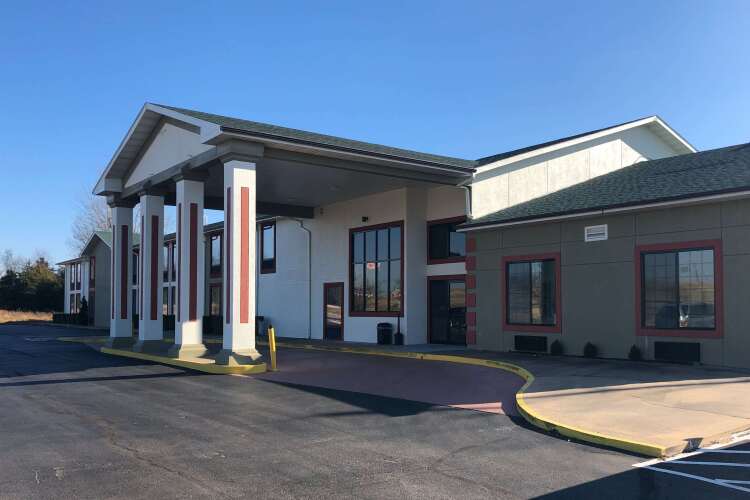 Quality Inn & Suites - Aurora, MO