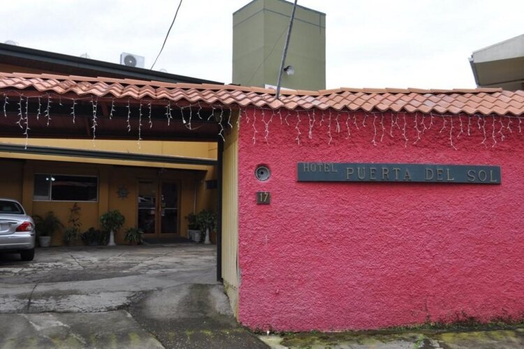 Hotel Puerta Del Sol - San Jose Airport - San José
