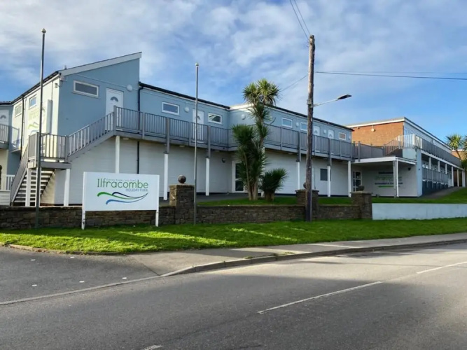 Apartment With Access To Pool, Spa & Soft Play - Devon