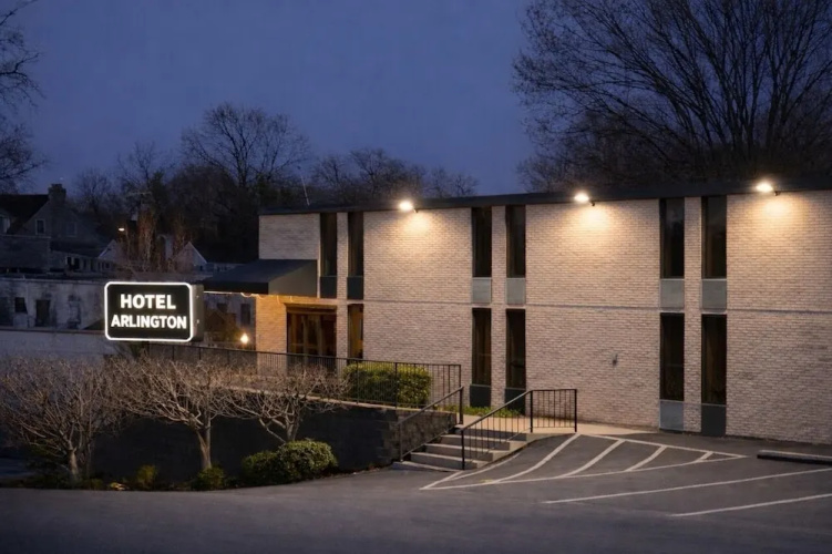 Hotel Arlington - Arlington, VA