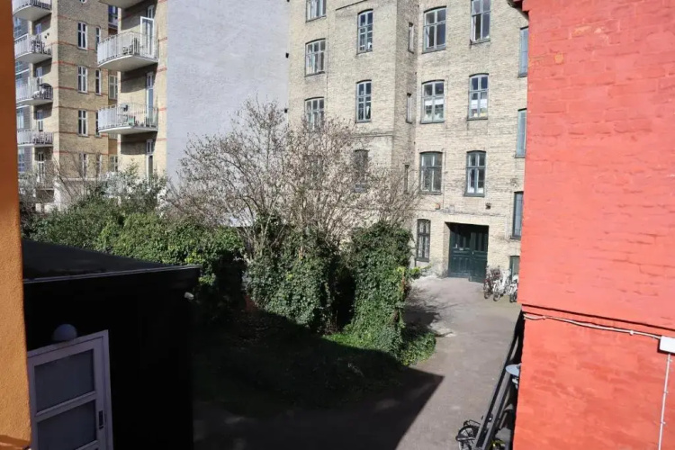 Charming Red Courtyard Apartment - Copenaghen