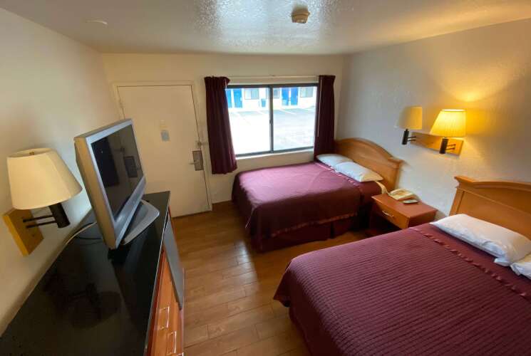 Travelodge By Wyndham Grand Rapids North - Grand Rapids, MI