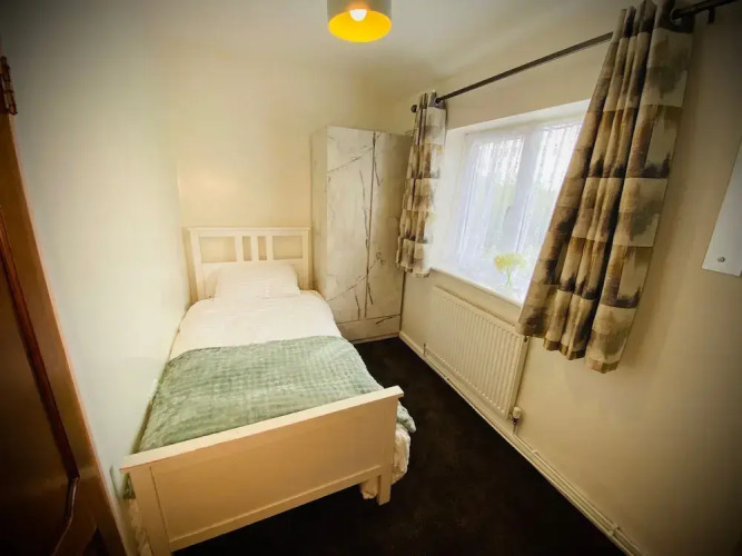 Modern-petfriendly-privategarden-family-20mintoldn - Stevenage