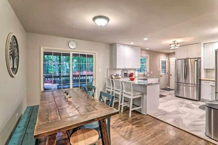 Cabin In Lake Locust Village W/ Fire Pit & Sauna! - Lake Harmony, PA