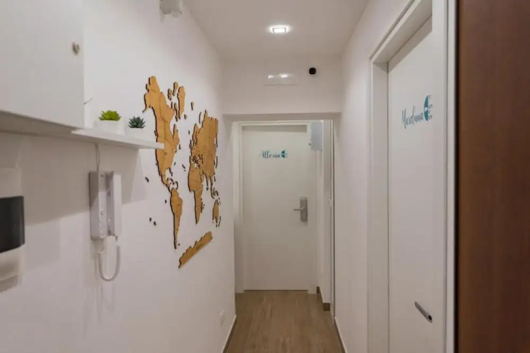 Yes I Know My Room - Storico - Napels