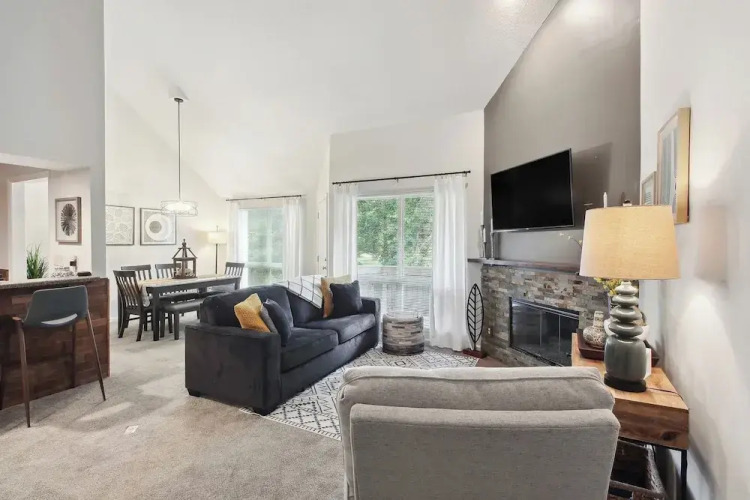 Overland Park Condo, Close To Lakes & Parks! - Olathe, KS