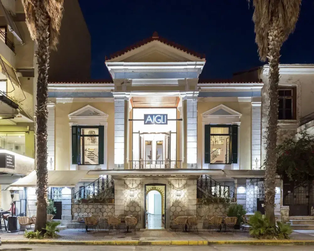 Aigli Seafront Loft-bespoke Design Gem - Kalamata