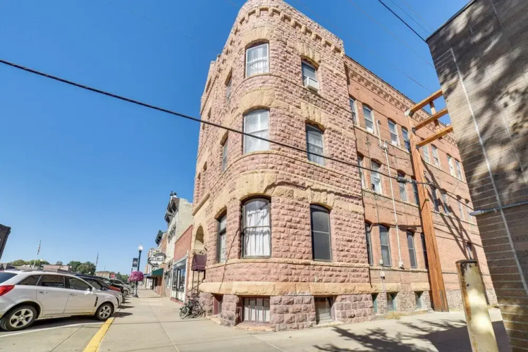 Downtown Yankton Suite: Walk To Restaurants! - Yankton, SD