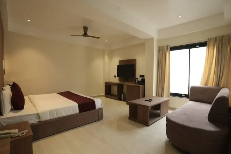 Hotel Ss4 Crystals - Lucknow