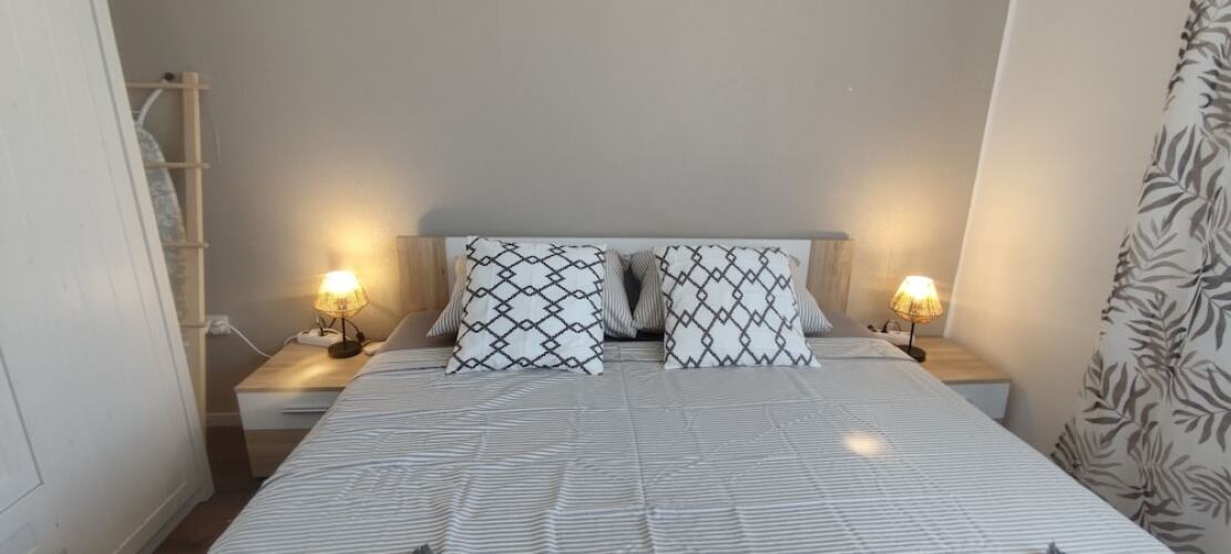 Stunning 2-bed House In Jezera With Sea Views - Jezera