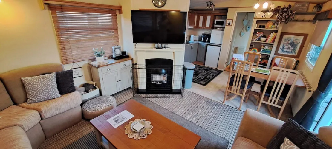 Seaside Caravan - Sleeps 6, Parking & Veranda - North Wales