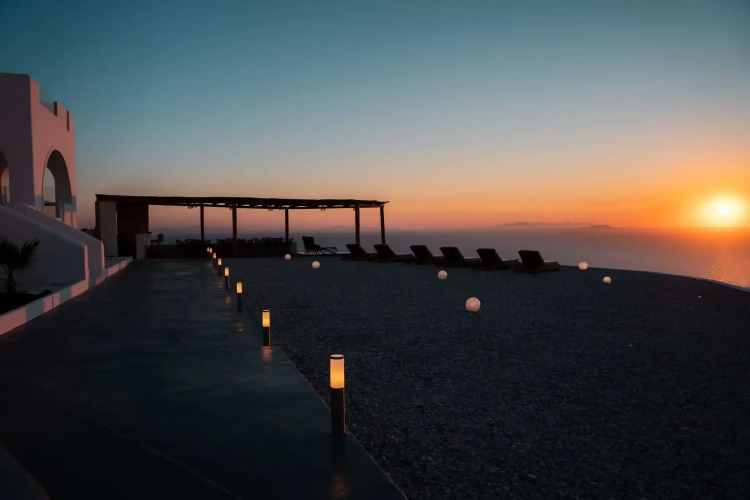 Leon Luxury Suites - Santorin