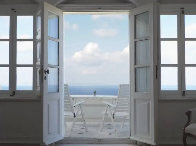 The Palm Rock Finikia Santorini - Oia