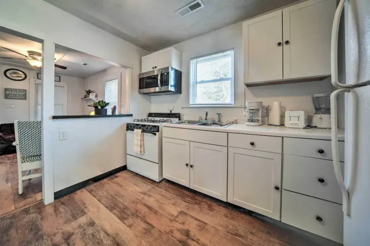 Charming Cottage W/ Yard < 1 Mi To Lake Erie! - Geneva-on-the-Lake, OH