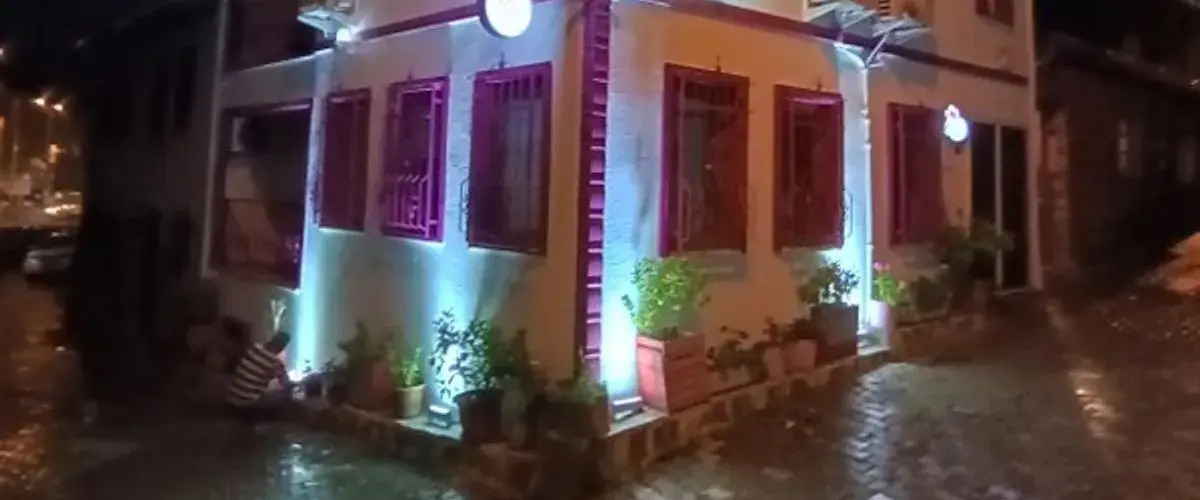 Tirilyenarçiçeğibutikotel - Муданья