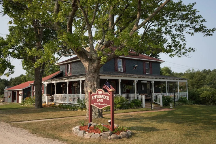 Applesauce Inn B&b - Michigan
