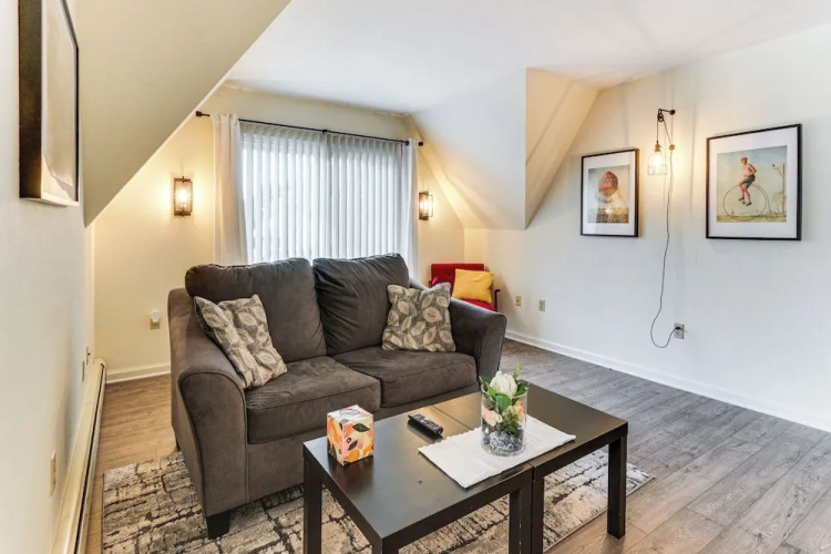 Walk To Town: Charming Unit W/ Balcony In Bedford! - Bedford, PA