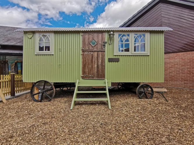 Stone Circle Glamping - Amesbury