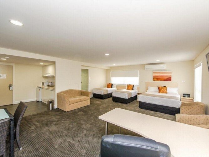 Belconnen Way Hotel Motel And Serviced Apartments - Canberra