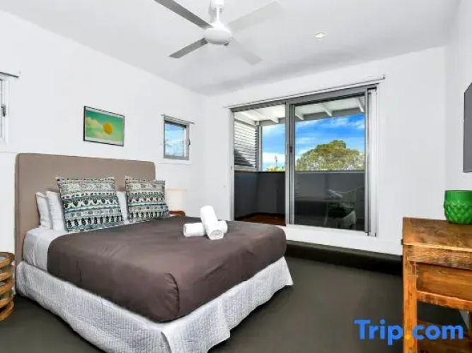 Luxico's Stonecutters 2 - In The Heart Of Town - Byron Bay