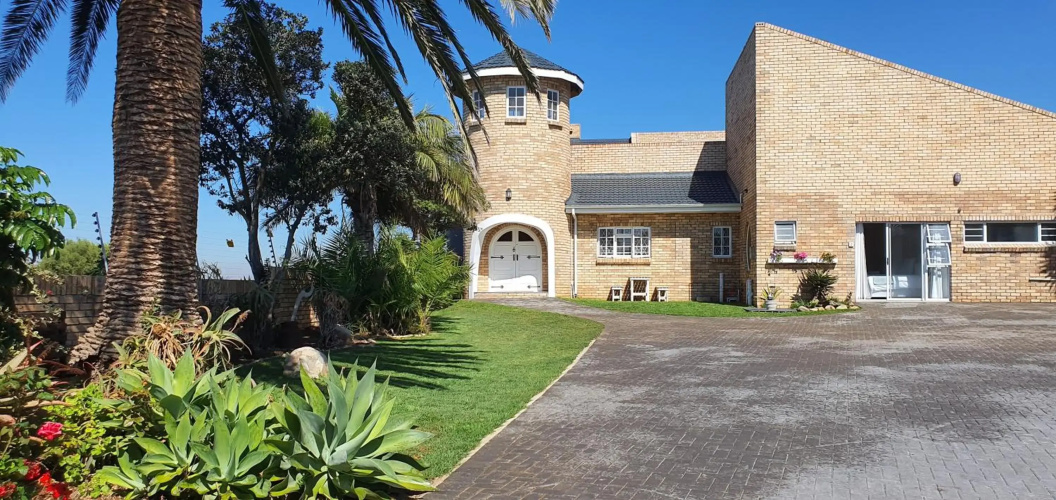 Kelzane Guesthouse - Gqeberha