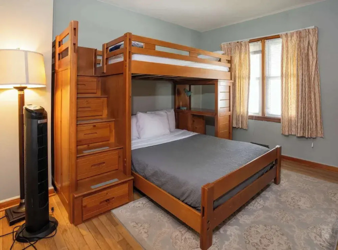 Cozy Corner House Stay For 7 - Lake Geneva, WI