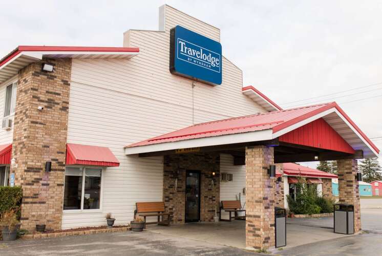 Travelodge By Wyndham Escanaba - Escanaba, MI