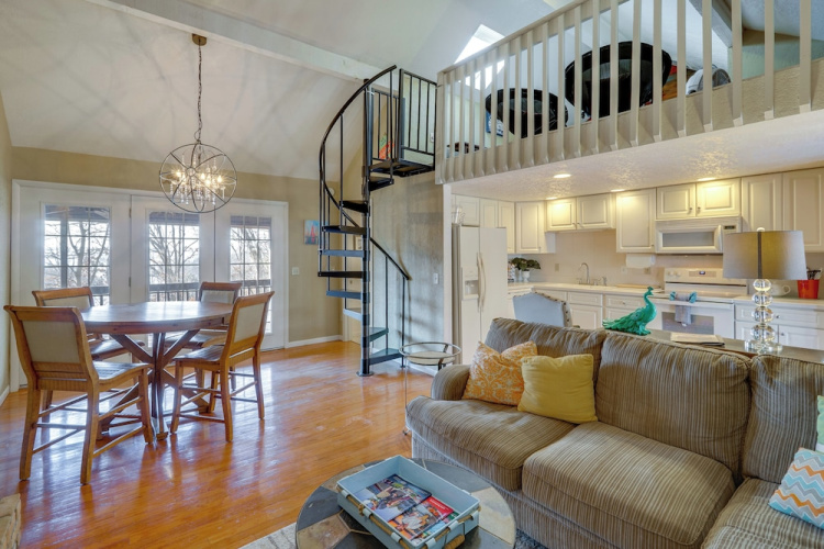 Resort Living On Lake Of The Ozarks! Family Cabin - Lake Ozark, MO