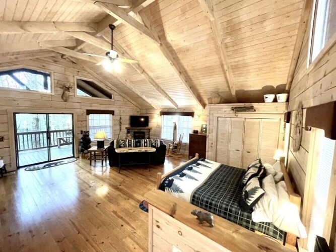 Perfectly Private! Hot Tub, King Sized Bed, Grill, Washer/dryer, And Motorcycle Friendly! Studio Cabin By Redawning - Tellico Plains, TN