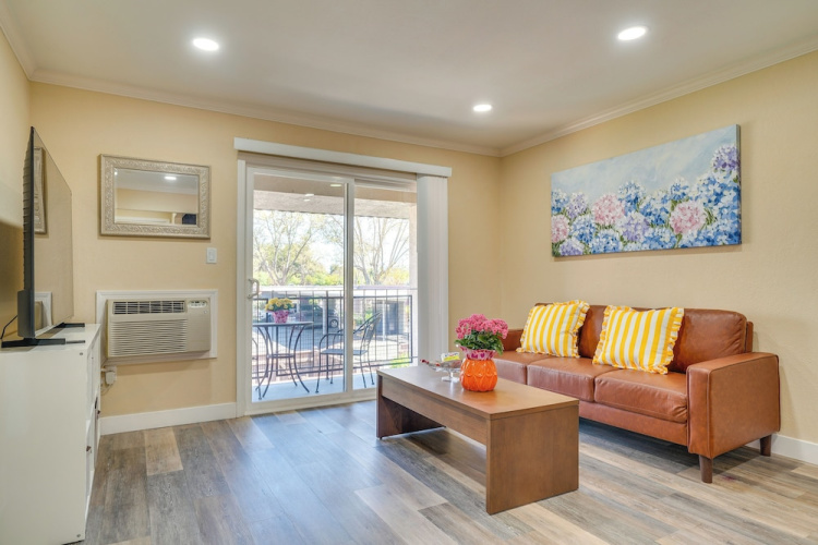 1 Block To Dtwn Pleasanton: Condo W/ Pool Access - San Ramón, CA