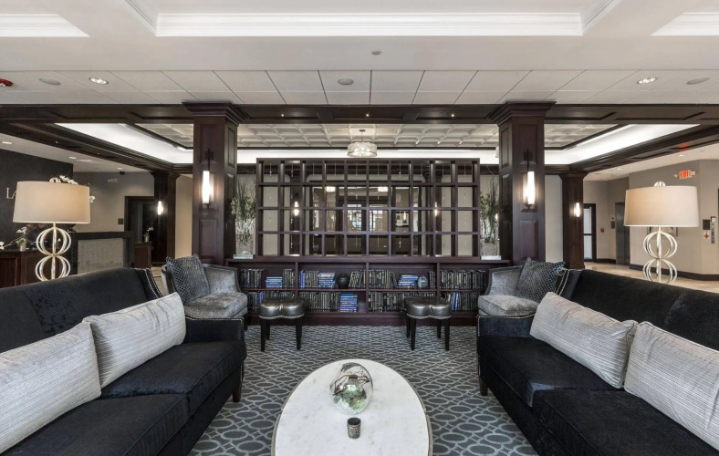 La Banque Hotel - Homewood, IL