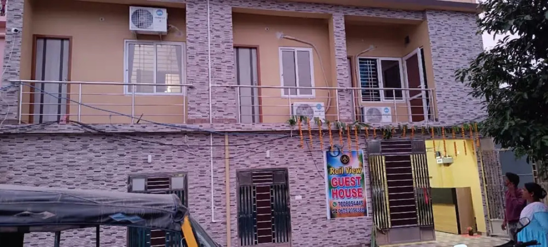 Goroomgo Rail View Guest House Puri - Odisha