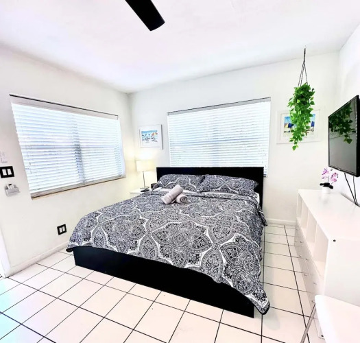 Southwinds 6 For 3 Just Steps From The Beach - Hollywood