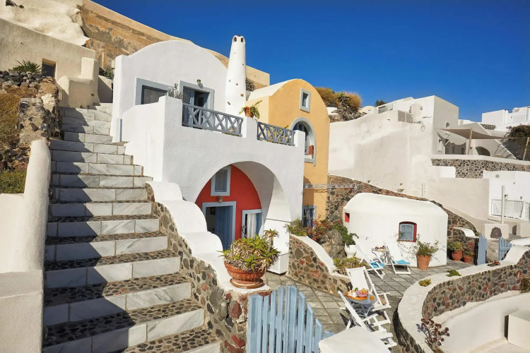 Lava Oia's - Oia