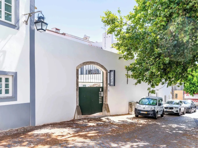 Limehome Evora Largo Dos Penedos - Évora District
