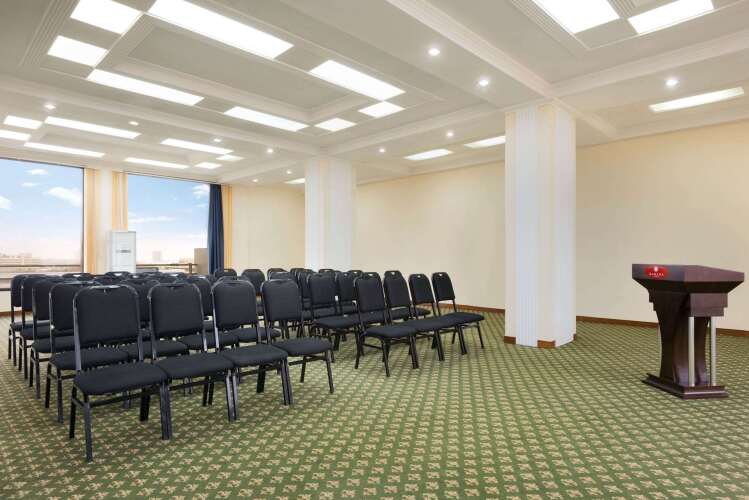 Ramada by Wyndham Tashkent - Taşkent