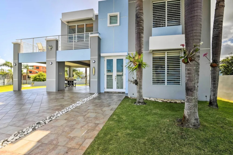 Oceanside Vega Baja Beach House Paradise W/ Views! - Manatí