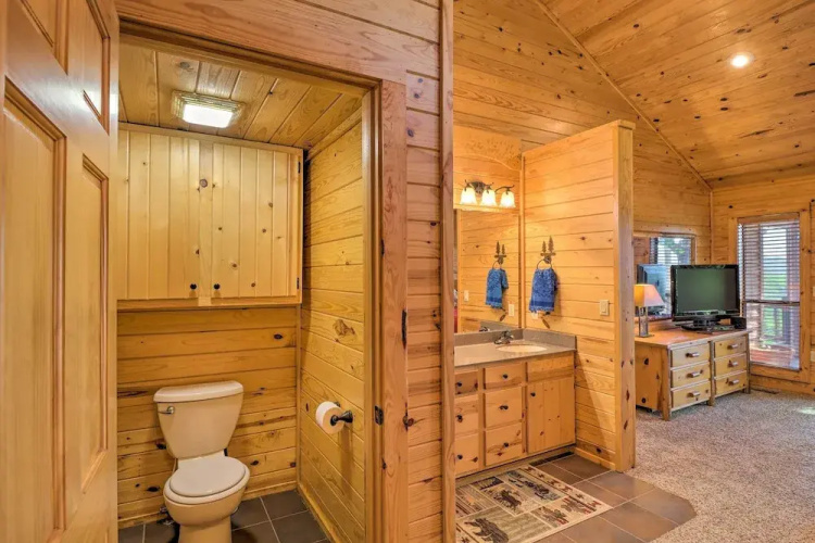 Peaceful Cabin W/ Deck + Scenic Mtn Views! - Melbourne, AR