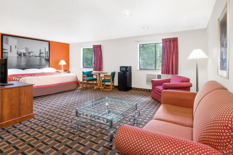 Super 8 Kent/akron Area - Cuyahoga Falls, OH