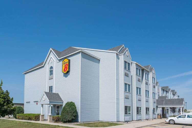 Super 8 Fargo Airport - Fargo, ND