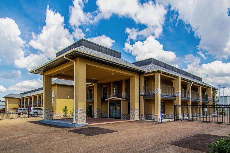 Econo Lodge Inn & Suites - Jackson, MS