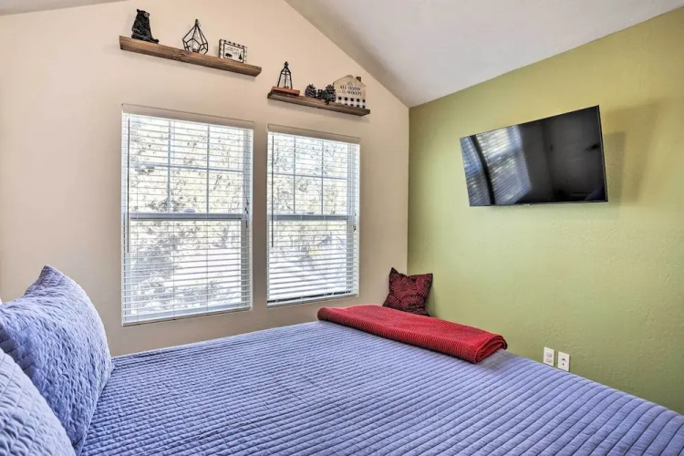 5 Mi To Big Bear Lake: Cozy Cottage W/ Hot Tub - California
