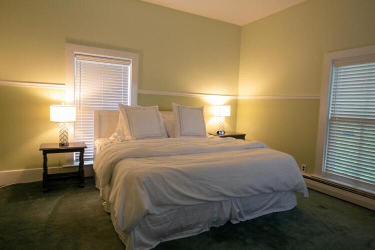The Belvedere B&b - Charlevoix, MI