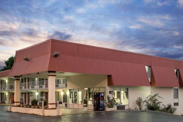 Super 8 By Wyndham Kingsport /I-81 - Johnson City, TN