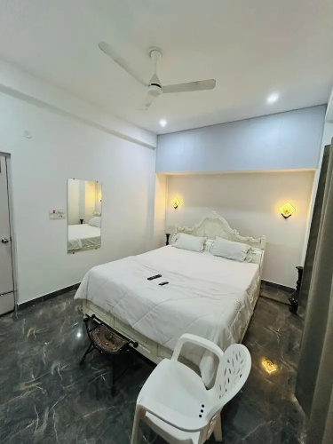 Hotel The White House Varanasi - Varanasi
