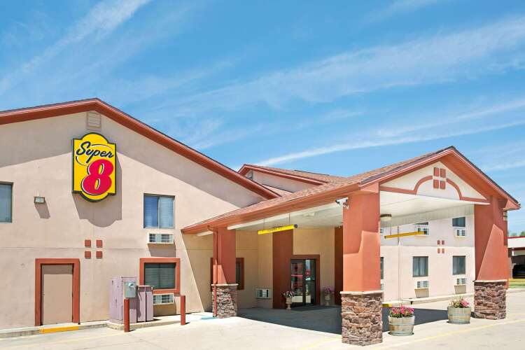 Super 8 By Wyndham Longmont/del Camino - Longmont, CO