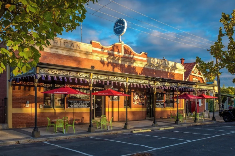 American Hotel Creswick - Ballarat