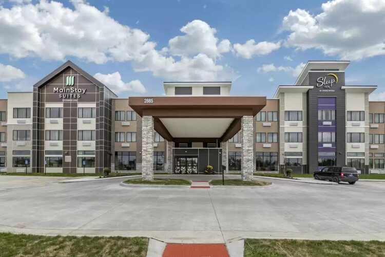 Sleep Inn & Suites Milwaukee/franklin - Milwaukee, WI