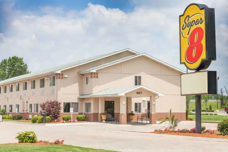 Super 8 By Wyndham Owensboro - Owensboro, KY
