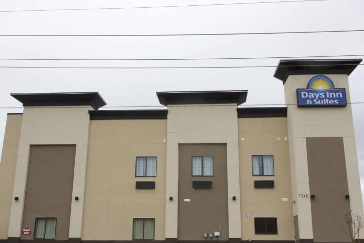 Days Inn & Suites Port Arthur - Port Arthur, TX